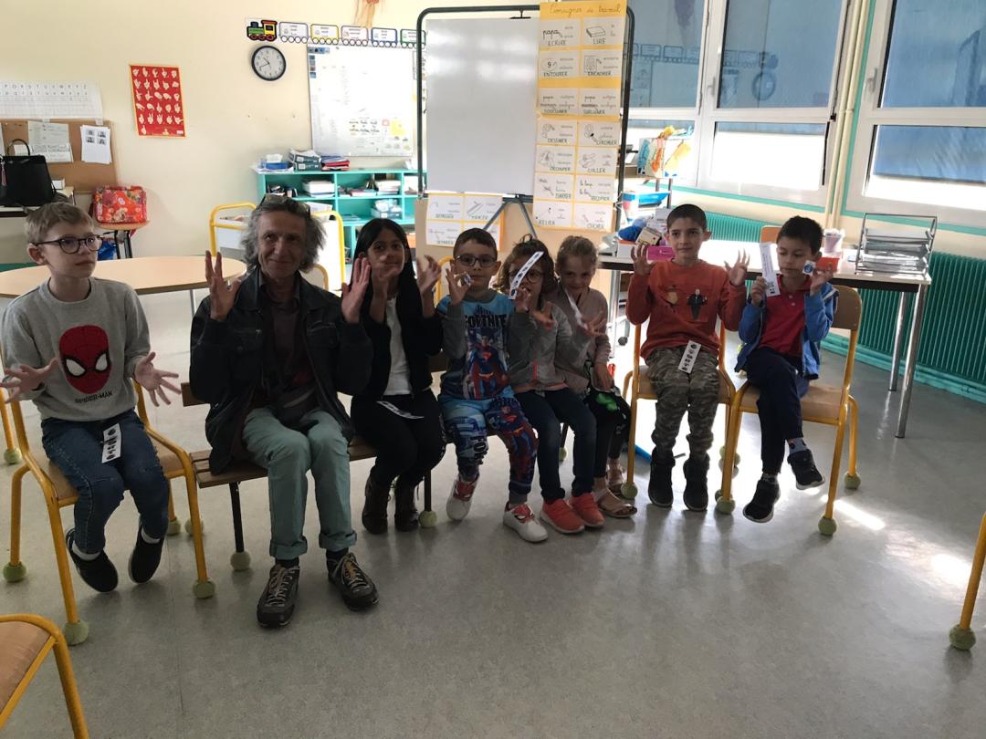 La journée internationale des langues des signes à l’école primaire Turgot de Tulle | Académie ...